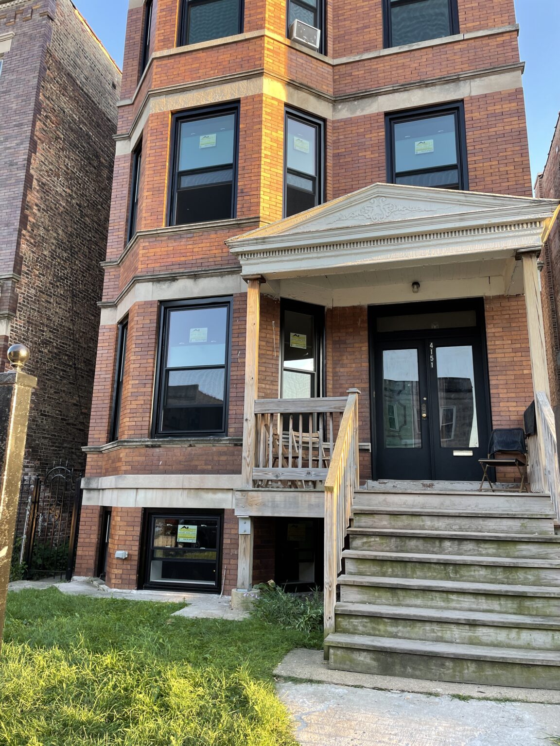 The Ultimate Guide to Choosing Replacement Windows and Doors in Chicago, IL